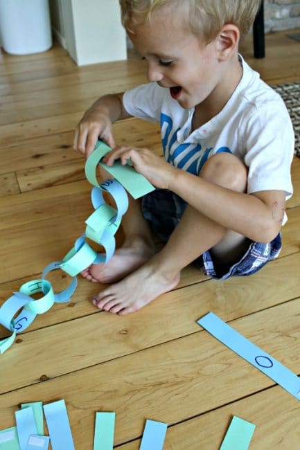 Paper Plate Memory Frames from The Crafty Doolittle's