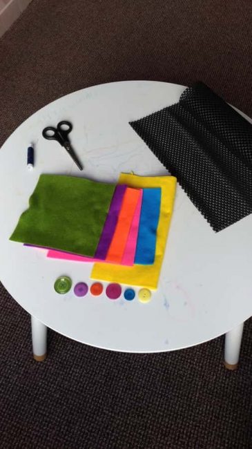 Easy DIY Color Matching Mat with Buttons and Felt for Toddlers