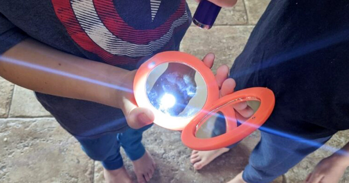 3 Super Simple Light Experiments For Kids Hands On As We Grow 