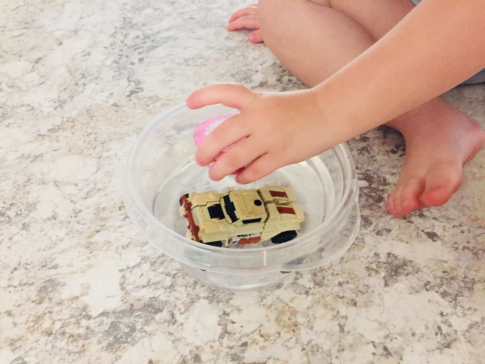 Frozen Summer Time Capsule Easy for Kids to Create - HOAWG