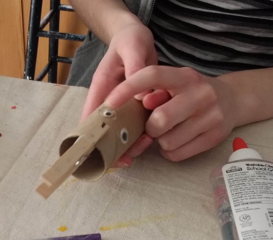 Inspire Gratitude with Thankful Turkey Clothespin Craft - HOAWG