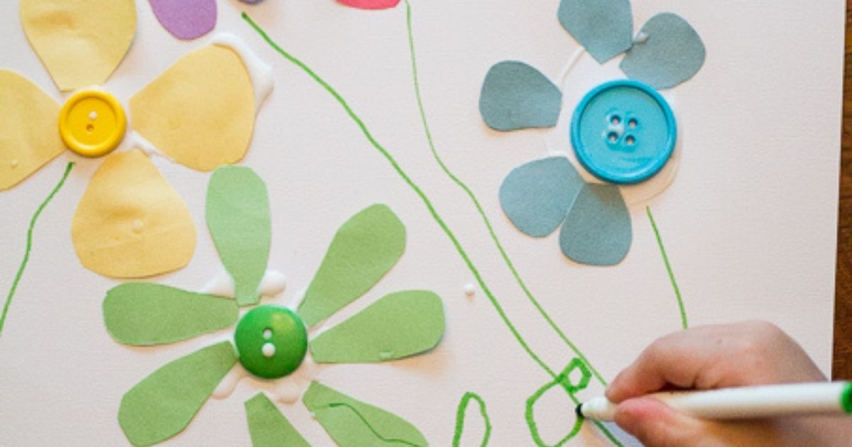 Easy Flower Craft Color Matching Activity for Preschoolers - HOAWG