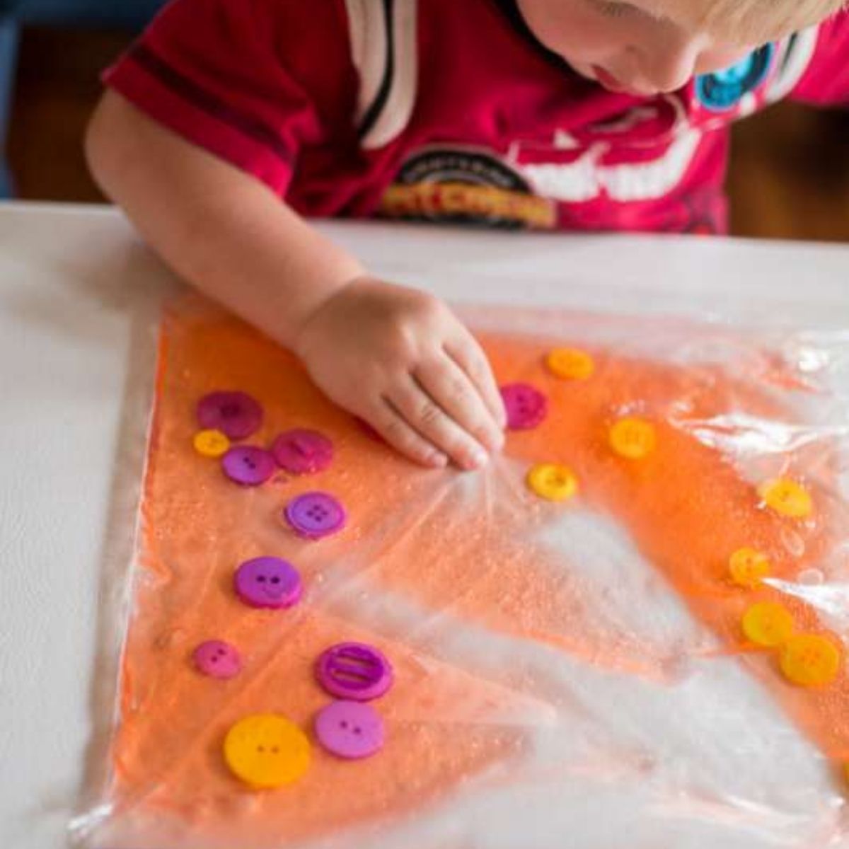 Make a Super Easy Squishy Color Sorting Sensory Bag with Your Kids!