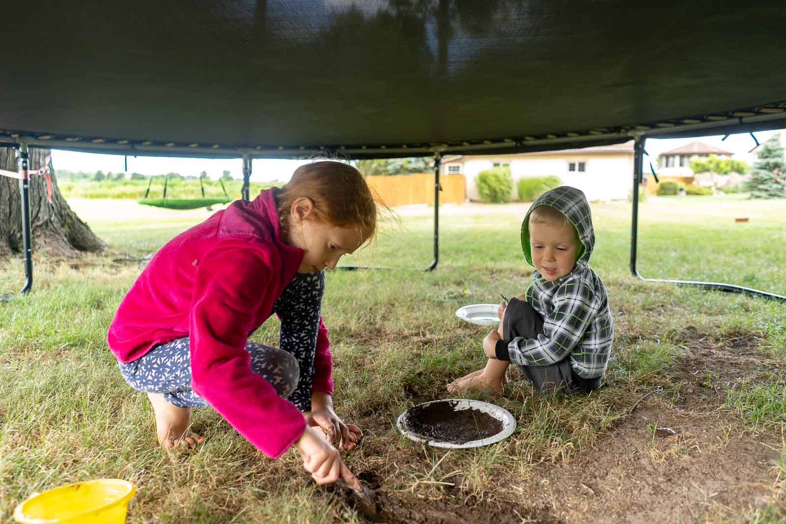 Outdoor Play Cooking: Make a Nature & Mud Pizza - HOAWG®️