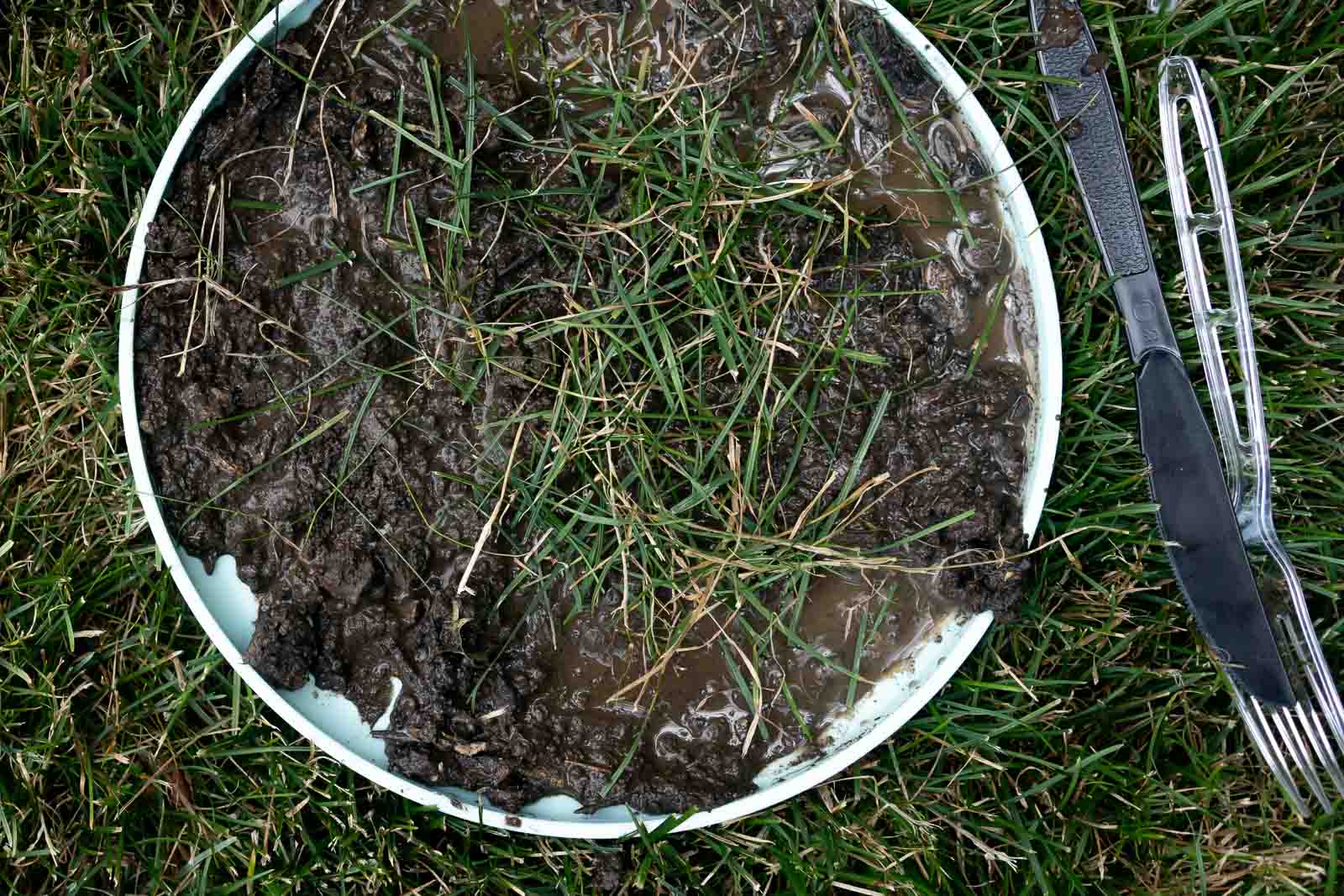 Outdoor Play Cooking: Make a Nature & Mud Pizza - HOAWG®️